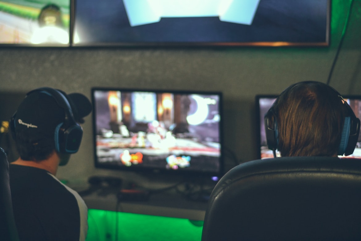 eSports - Pros and Cons - G For Games
